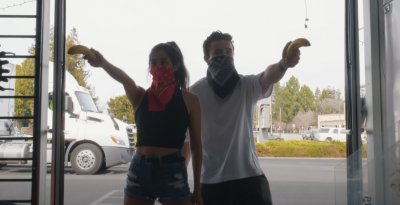 INSOLITE sur GTA VI : la bande-annonce recréée dans la vraie vie (avec des bananes) - GAMERGEN.COM